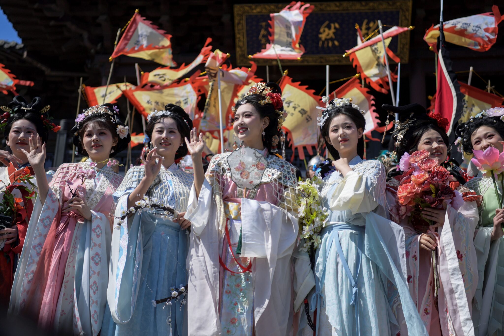 The Twelve Flower Gods: A Blossoming Tradition in China - CHINA MINUTES