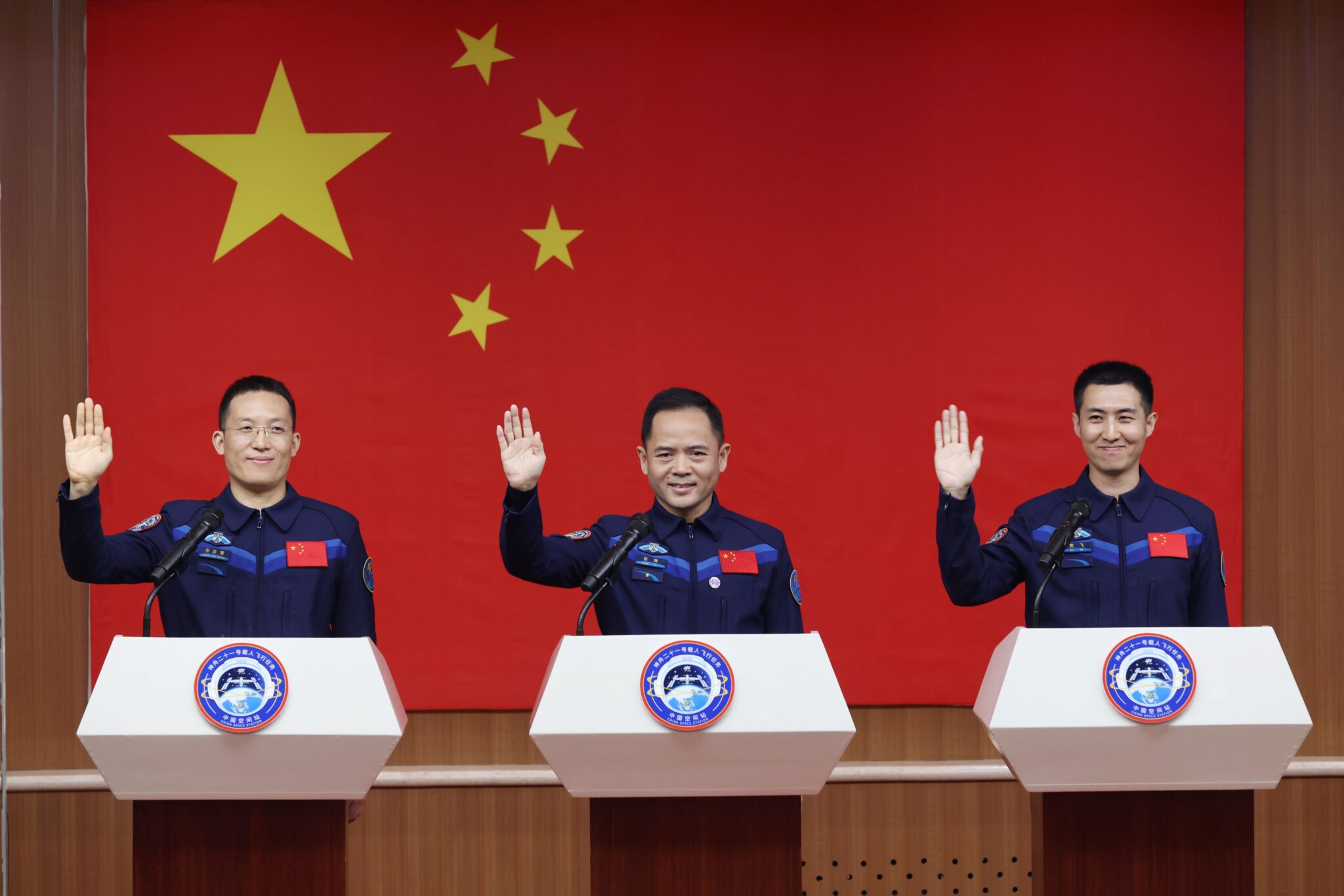 China Unveils Shenzhou-21 Crew of Space Station Mission - CHINA MINUTES