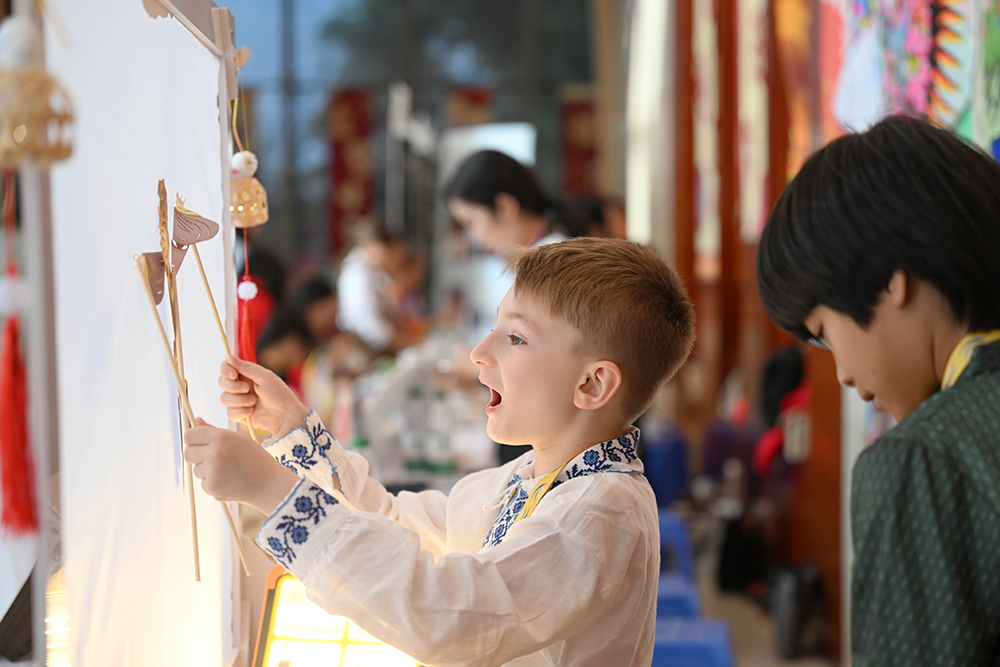 What's the Secret Behind 'Becoming Chinese'?